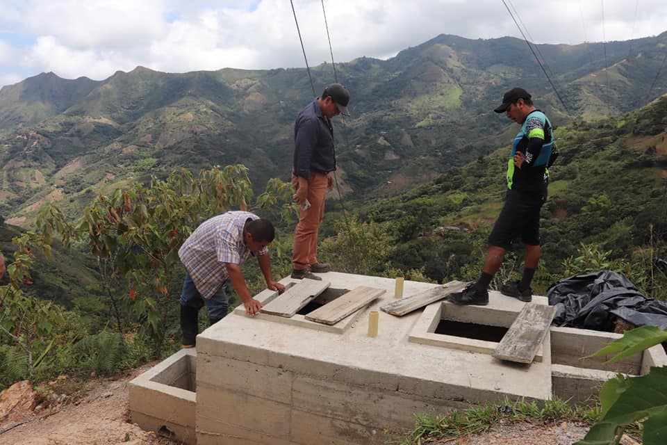 Las comunidades de las veredas Altillo y Loma Larga Bajo zona rural de ...